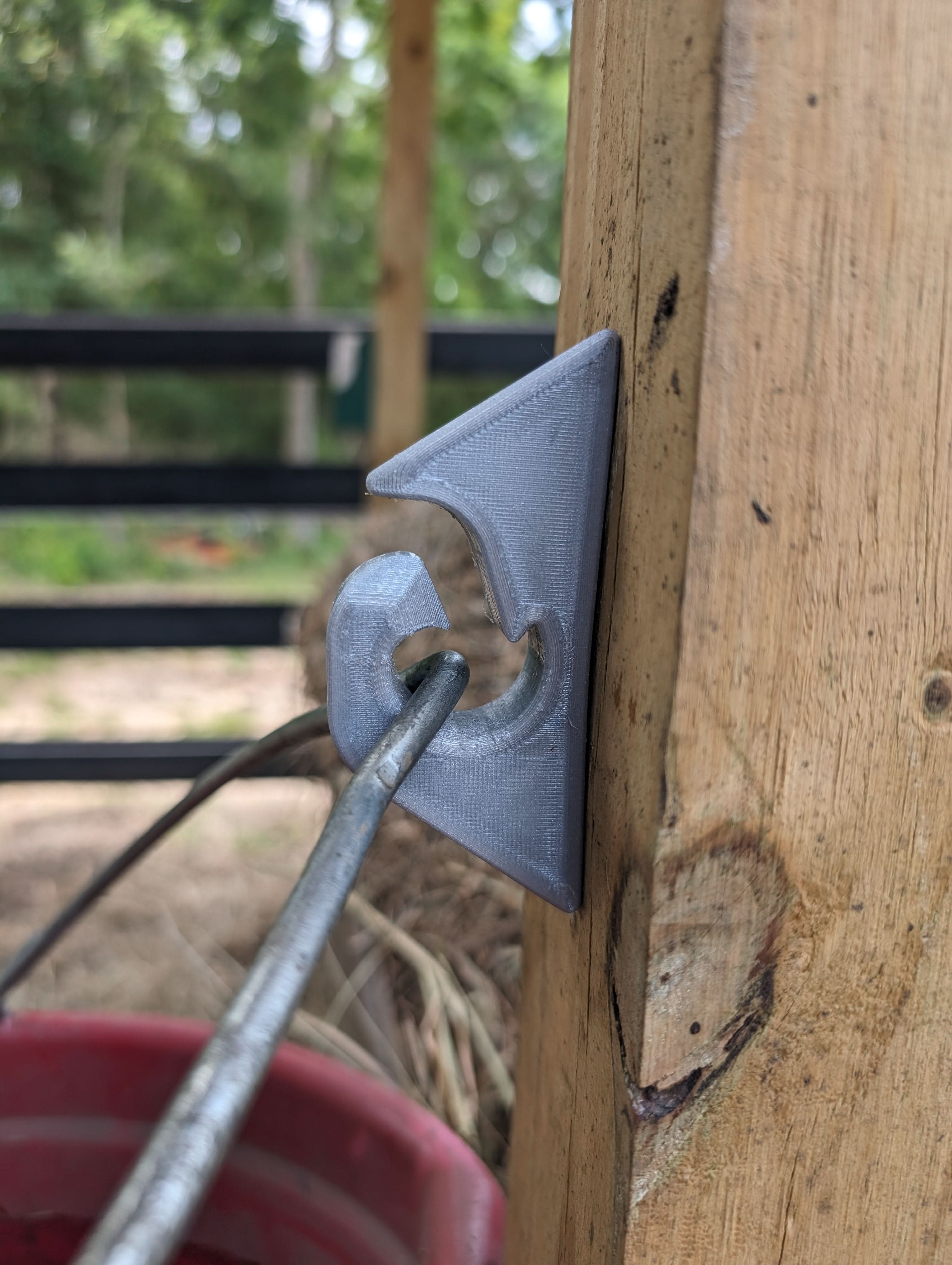 Captive Bucket Hanger 5 Pack | Prevent Thrown Feed and Water Buckets ...